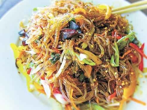 Receita de Japchae (espaguete com carne e vegetais) - Ana Maria Brogui